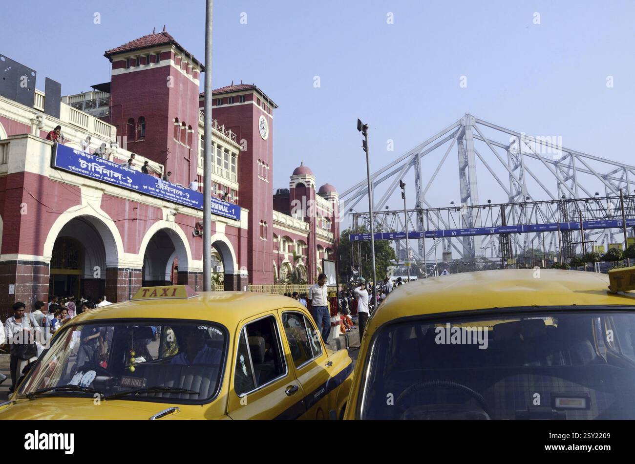 Howrah railway station and Howrah Bridge at Kolkata India Stock Photo ...