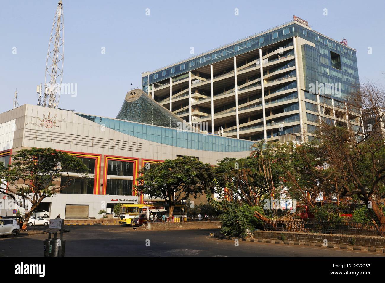 Big bazaar mall opposite vashi railway station, Navi Mumbai ...