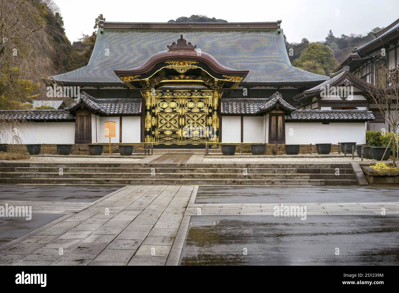 Kencho ji temple, kamakura, japan Stock Photo - Alamy