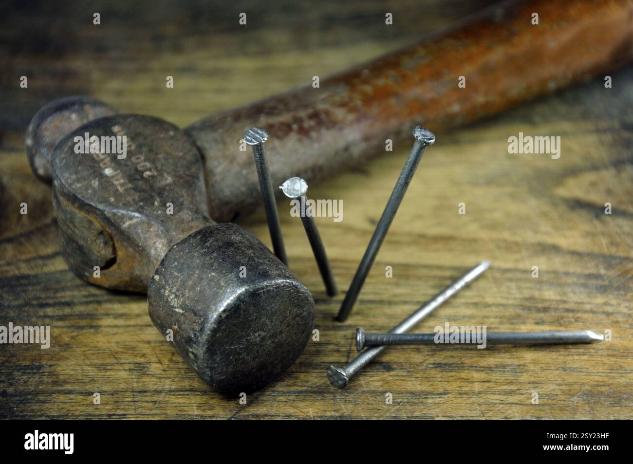 Hammer on planks nails hi-res stock photography and images - Alamy