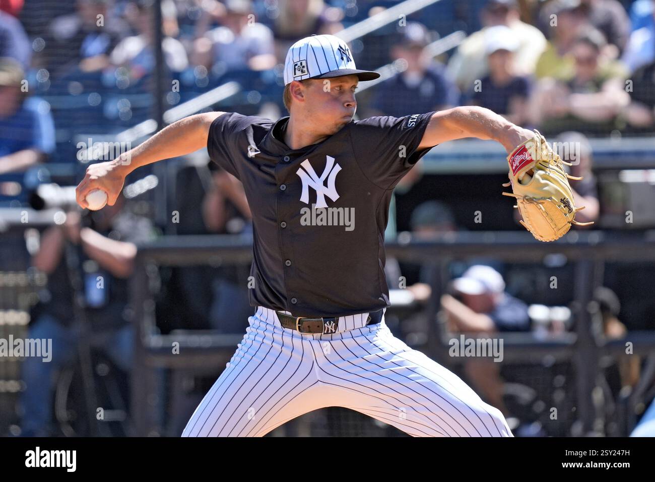 New York Yankees pitcher Will Warren delivers to the St. Louis ...