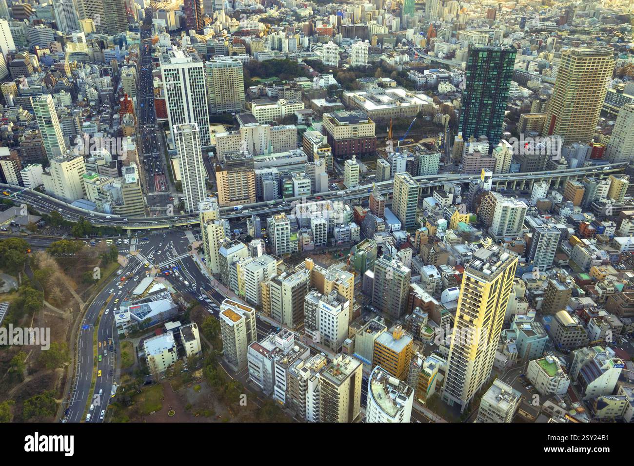High rise, tokyo, japan Stock Photo - Alamy