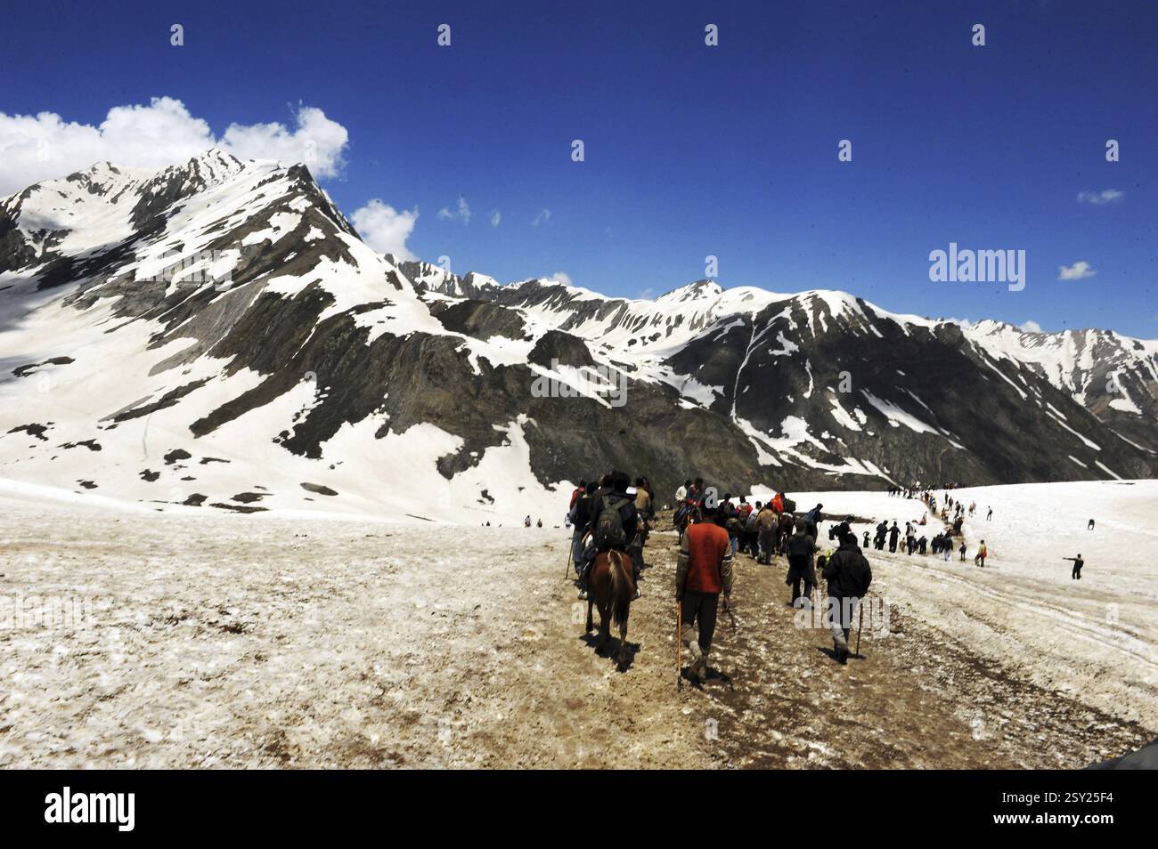 Pilgrim mahagunas pass to ganesh top, amarnath yatra, Jammu Kashmir ...