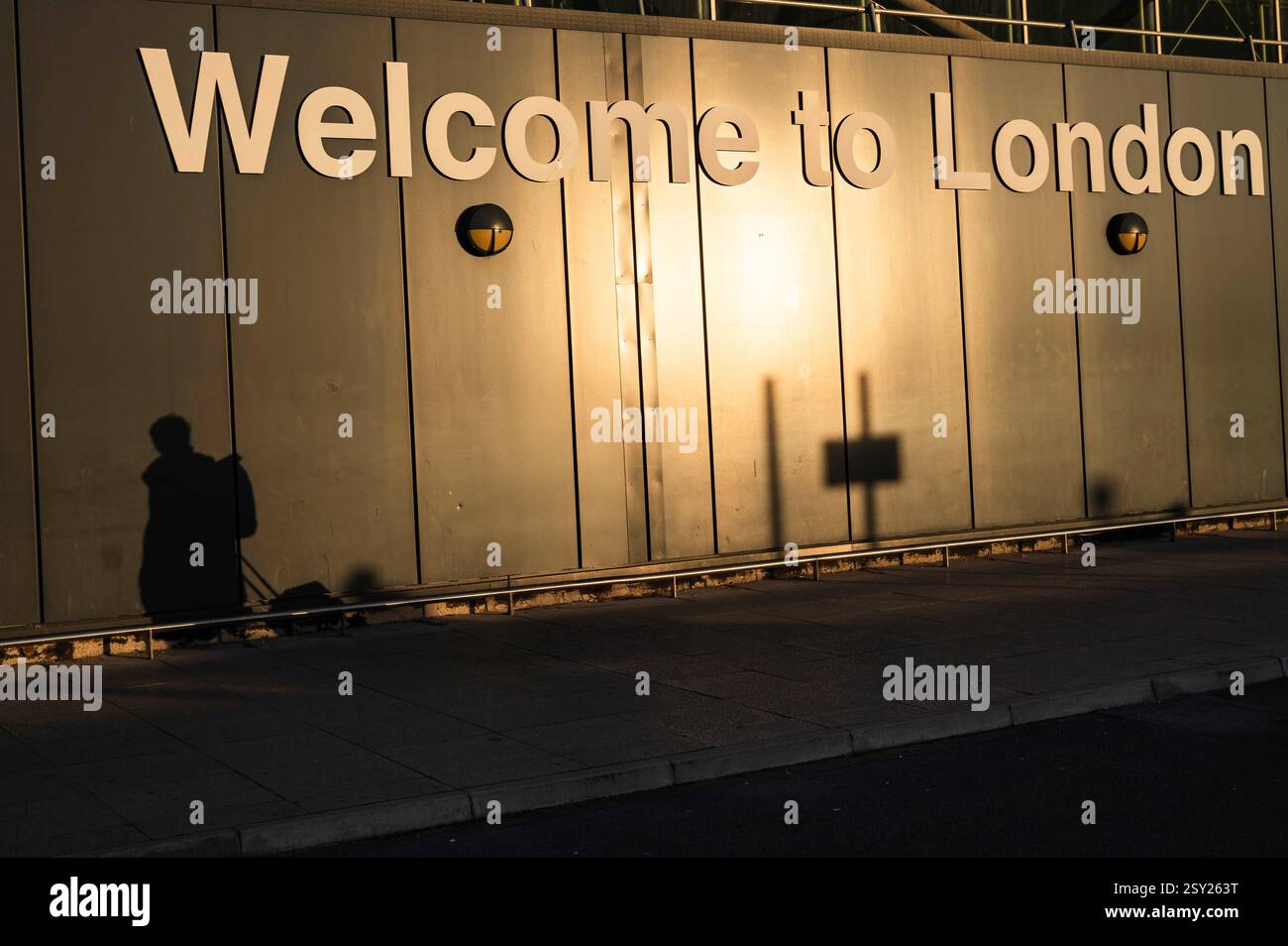 Welcome to london logo hi-res stock photography and images - Alamy