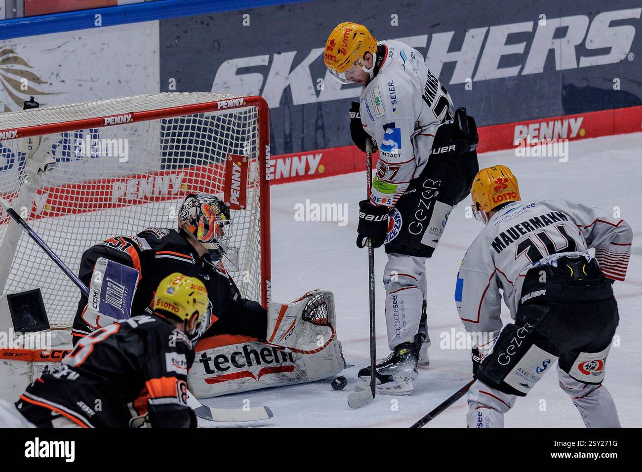Frankfurt, Deutschland. 26th Feb, 2025. Cody Brenner (L?wen Frankfurt ...