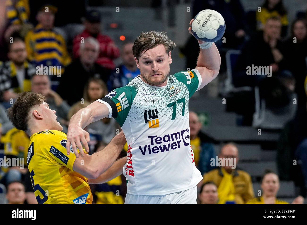 Mannheim, Deutschland. 26th Feb, 2025. v.li.: David More (RNL, 15 ...