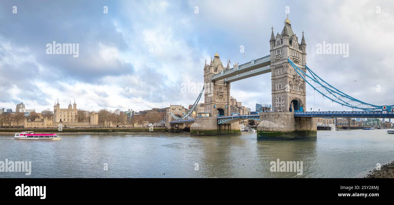 Panoramic picture of London Tower Bridge Over the River Thames – Iconic ...