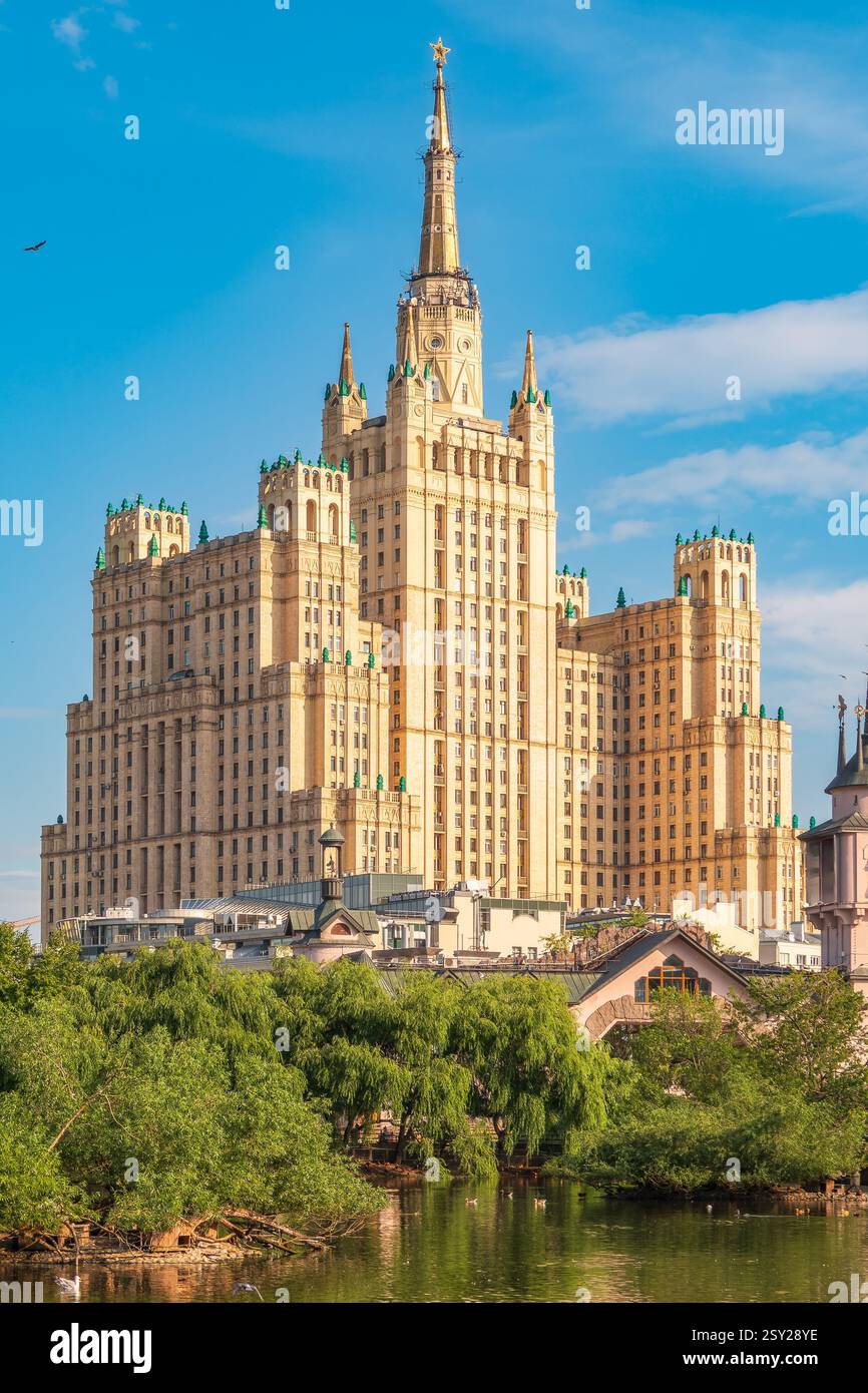 The view on the residential Stalinist high-rise building on Kudrinskaya ...