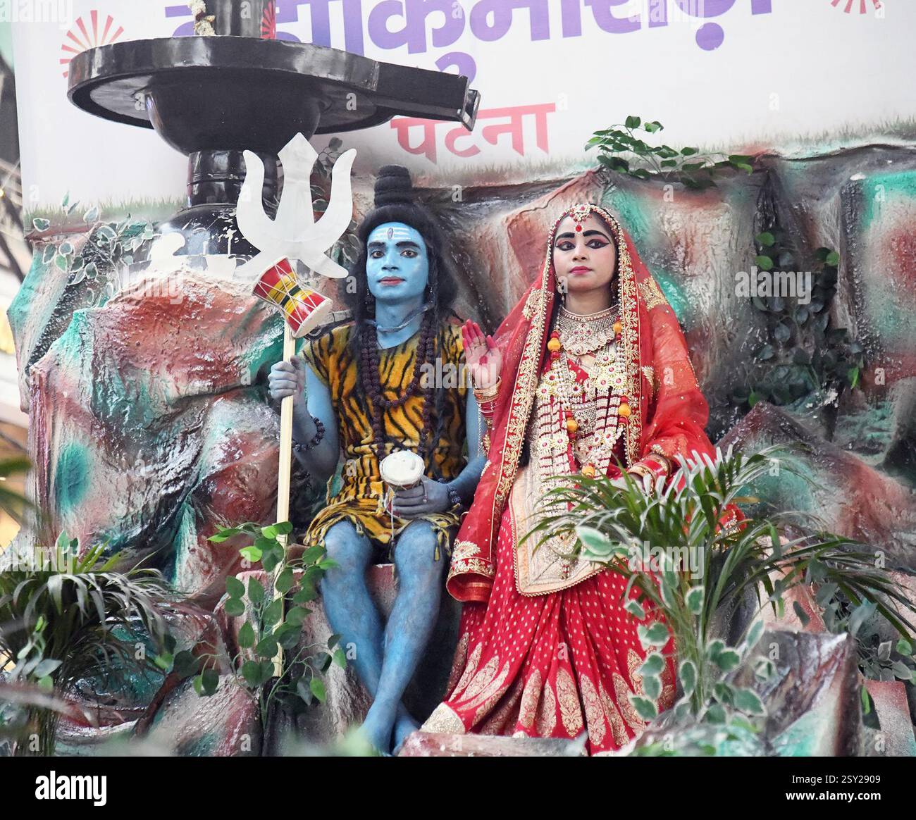 Patna, India. 26th Feb, 2025. PATNA, INDIA - FEBRUARY 28: Artists dress ...