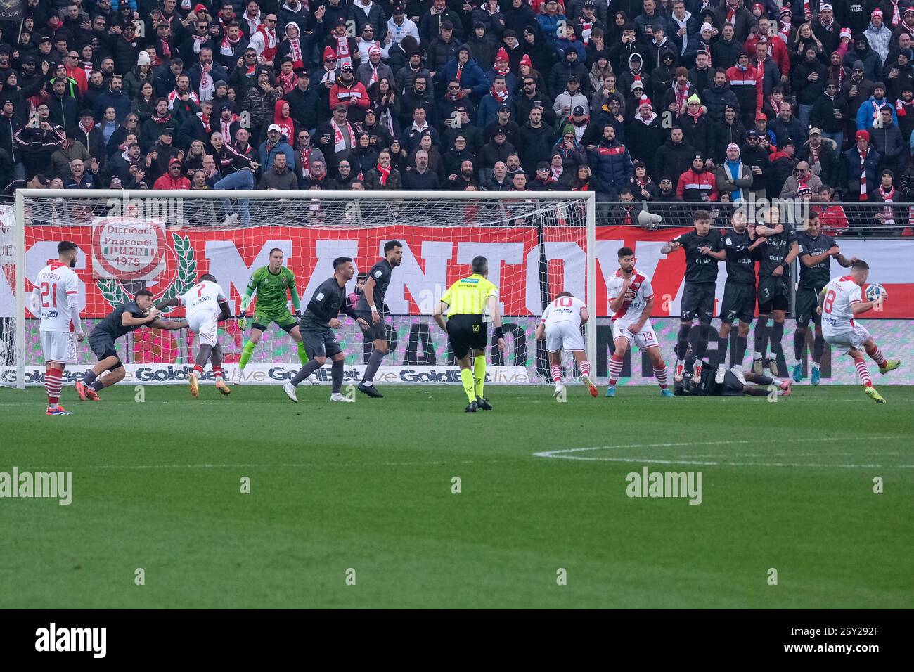 SSC Bari Team during the Italian Serie B soccer championship football match between Mantova ...