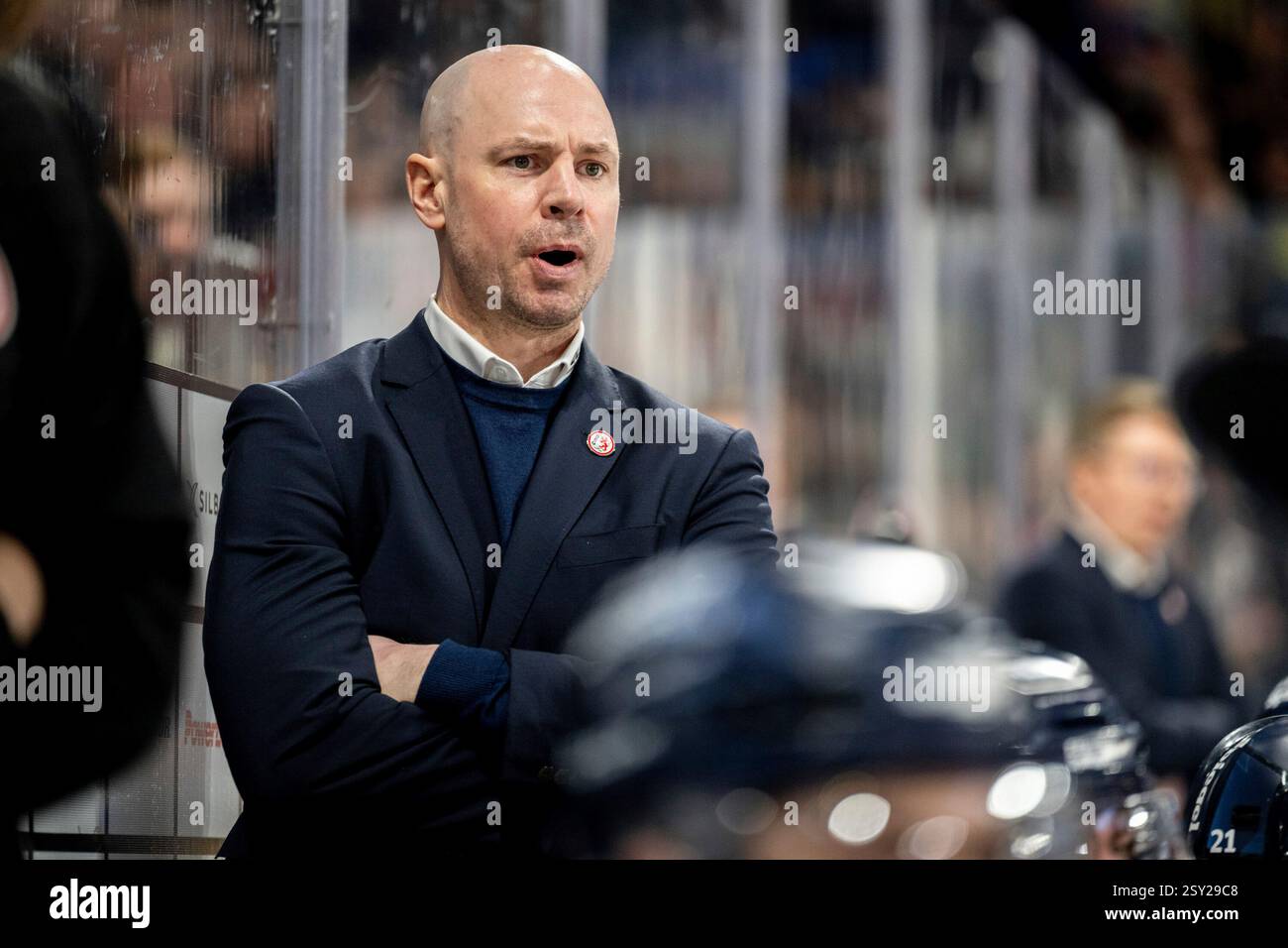 Nuernberg, Deutschland. 26th Feb, 2025. Steven Reinprecht (Trainer ...