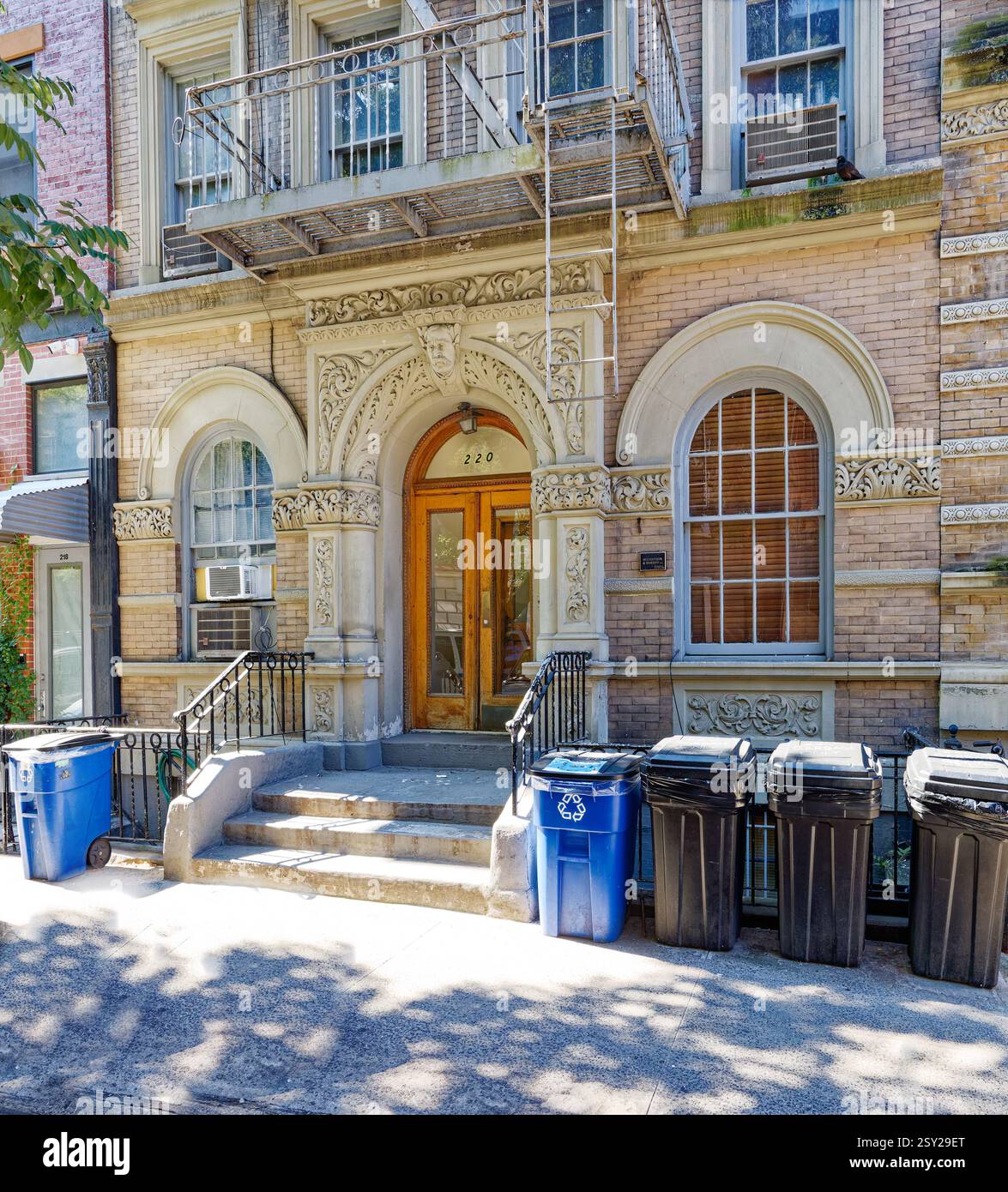 220 west 20th st hi-res stock photography and images - Alamy