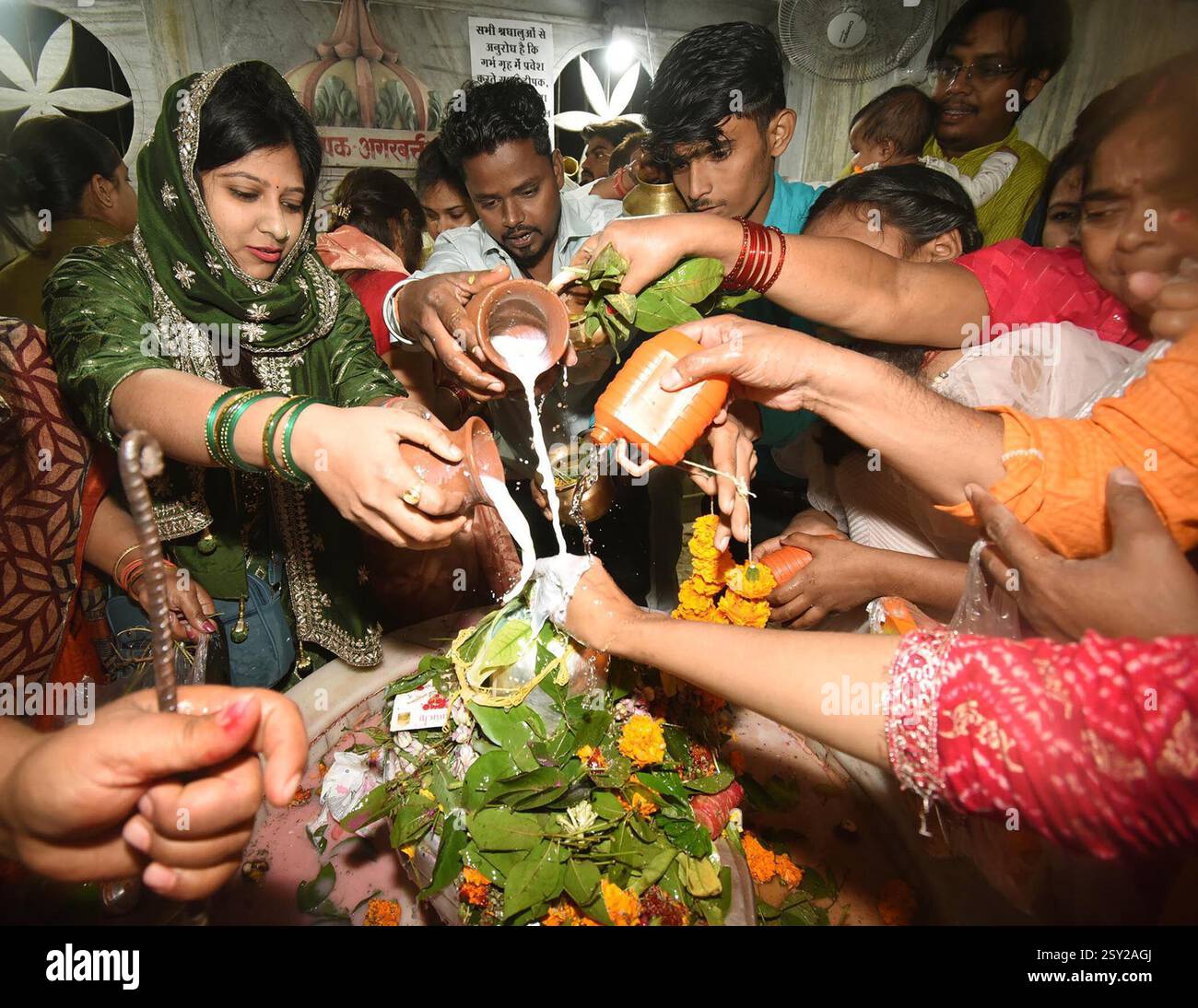 PATNA, INDIA - FEBRUARY 28: Devotees offering milk & water on Shiva ...