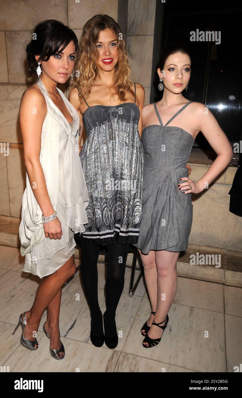 NEW YORK - FEBRUARY 16: (L-R) Jessica Stroup Adrianne Palicki and ...