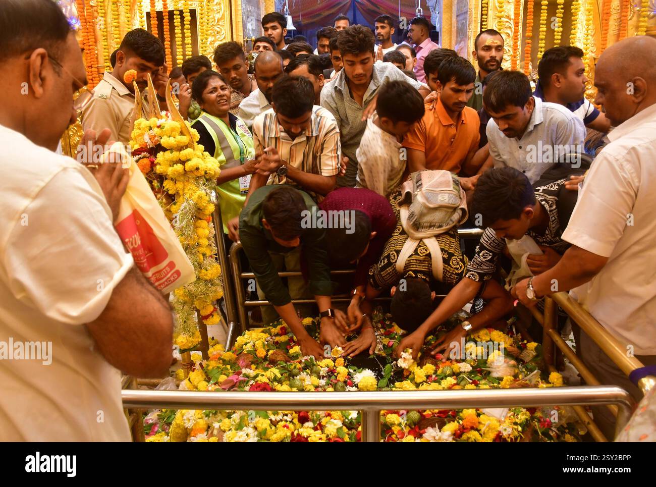 New Delhi, India. 26th Feb, 2025. MUMBAI, INDIA - FEBRUARY 26: Devotees ...