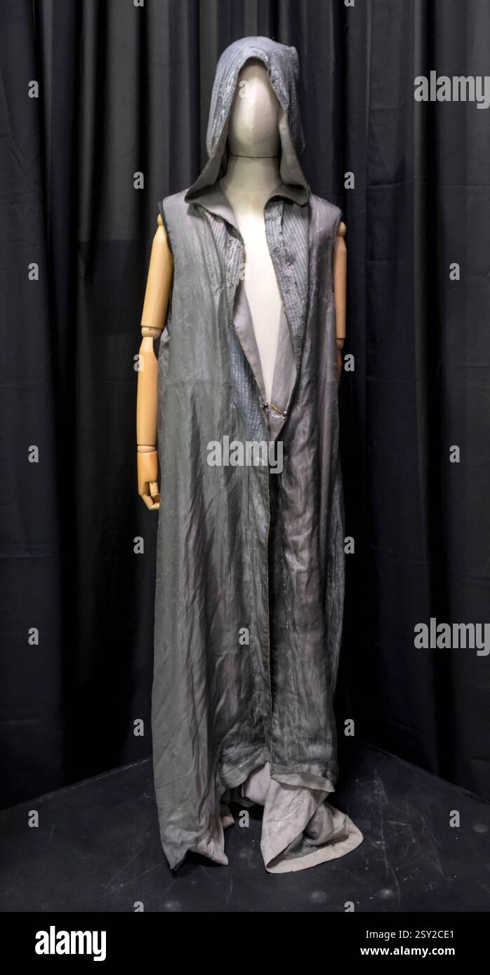 Los Angeles, California, USA. 26th Feb, 2025. Dumbledore's Hero Robe ...