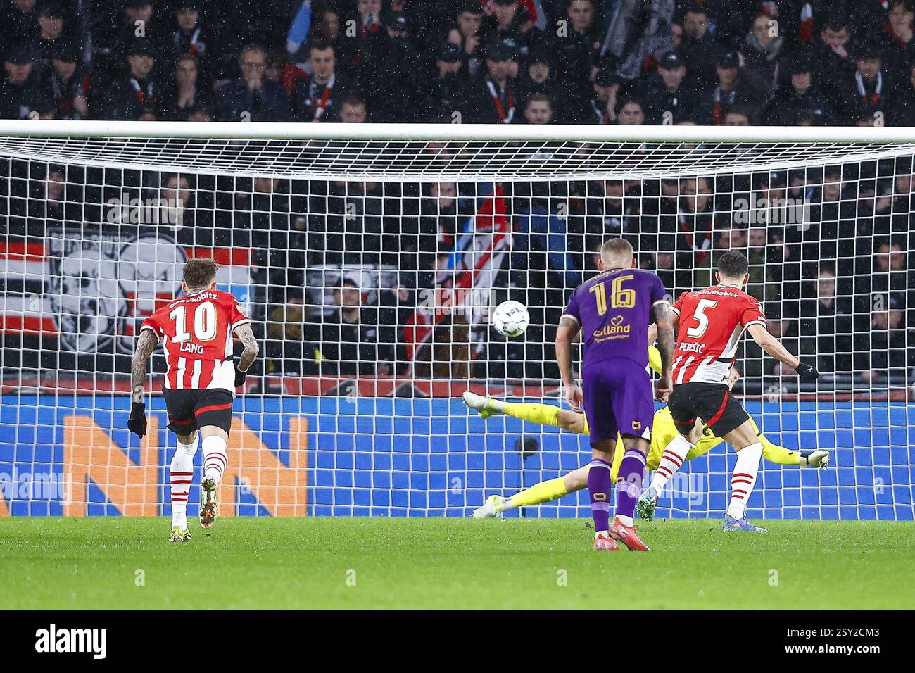 Eindhoven, Netherlands. 26th Feb, 2025. EINDHOVEN, Philips Stadium, 26 ...