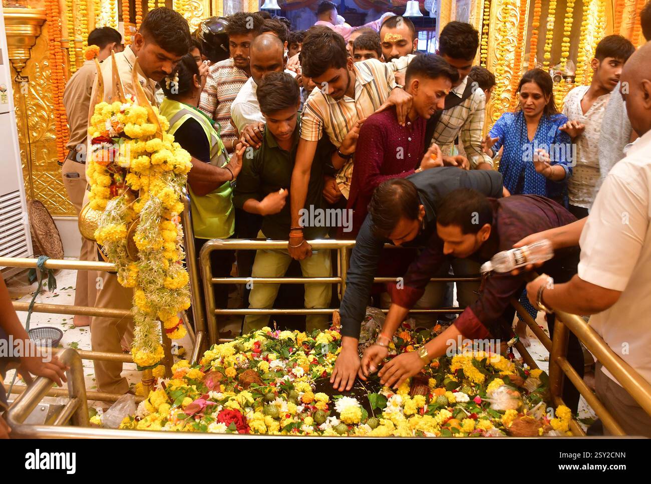 New Delhi, India. 26th Feb, 2025. MUMBAI, INDIA - FEBRUARY 26: Devotees ...