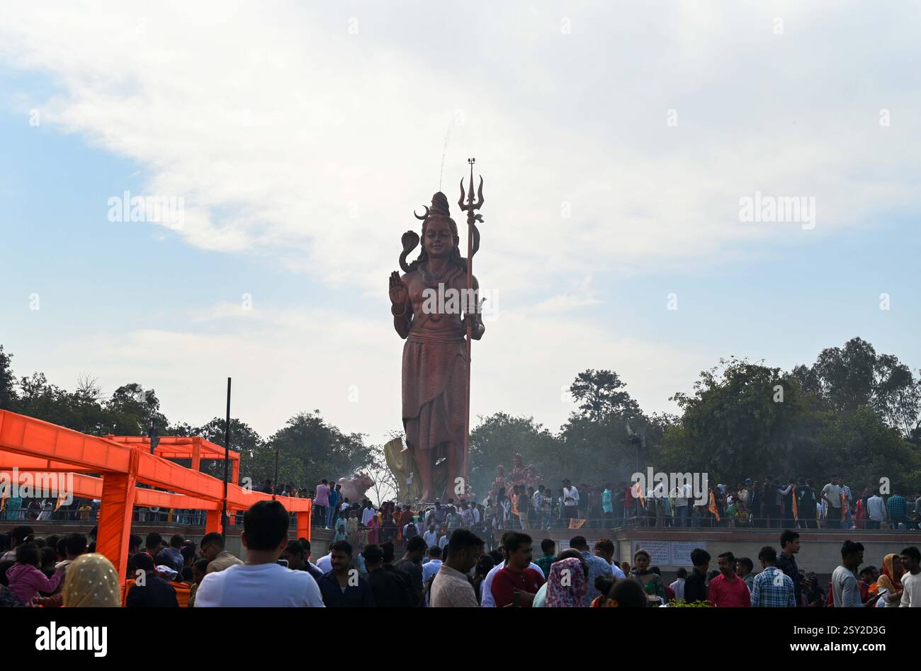 NEW DELHI, INDIA - FEBRUARY 26: Hundreds of devotees arrive to offer ...