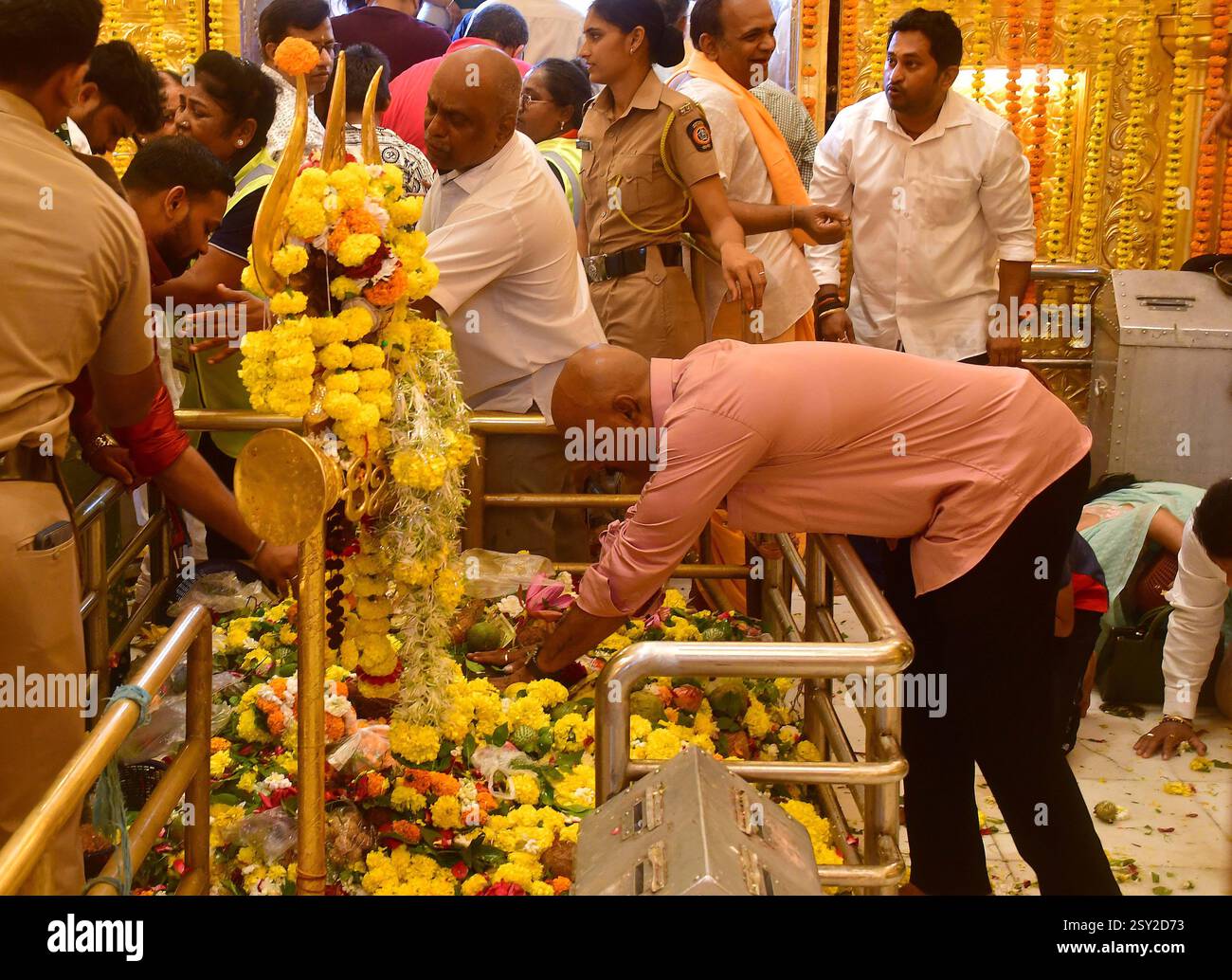 New Delhi, India. 26th Feb, 2025. MUMBAI, INDIA - FEBRUARY 26: Devotees ...