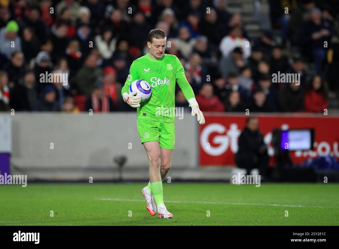 Goalkeeper: Jordan Pickford (1) of Everton seen during the Premier ...