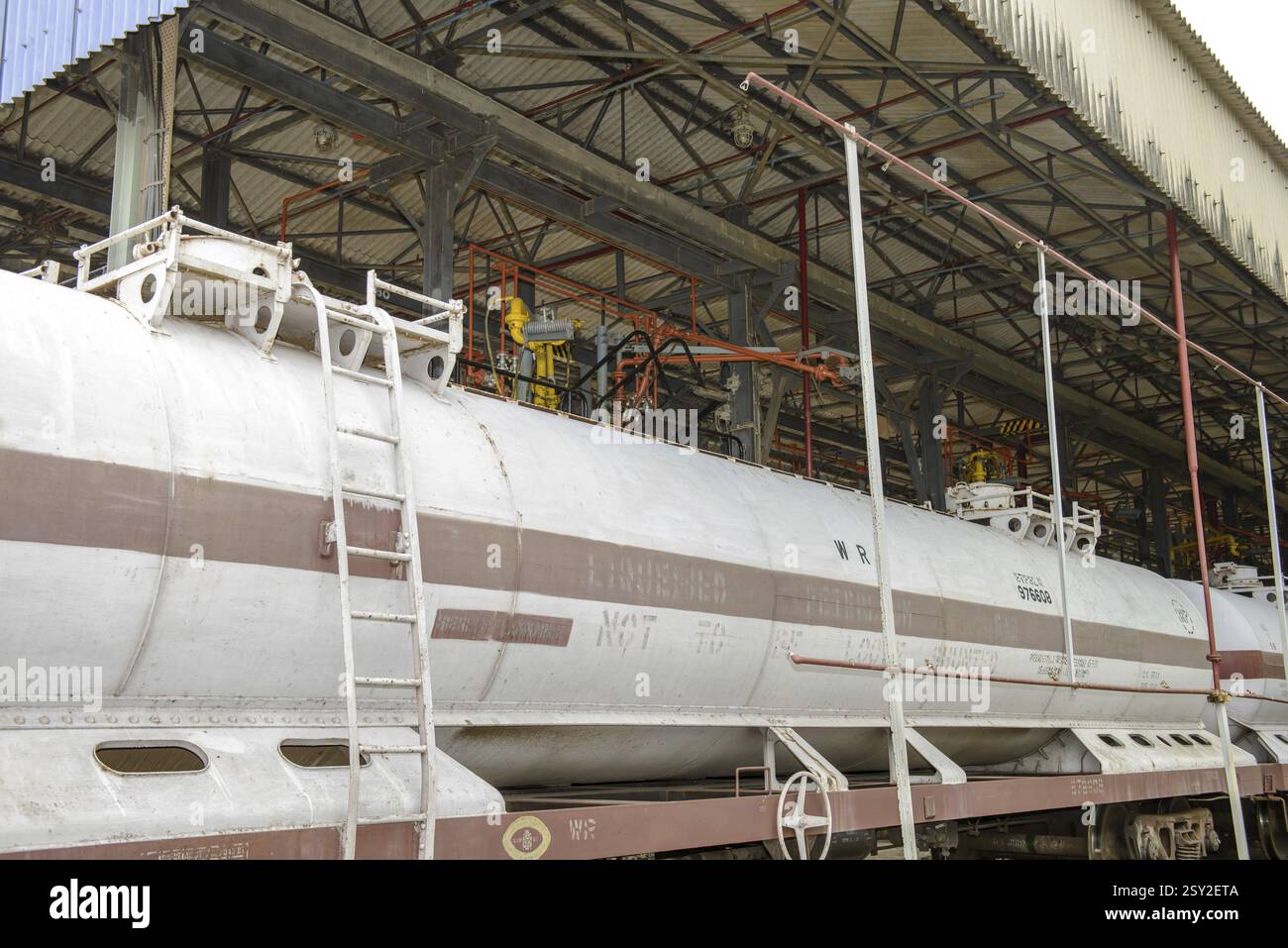 Lpg, railcar loading facility Stock Photo - Alamy
