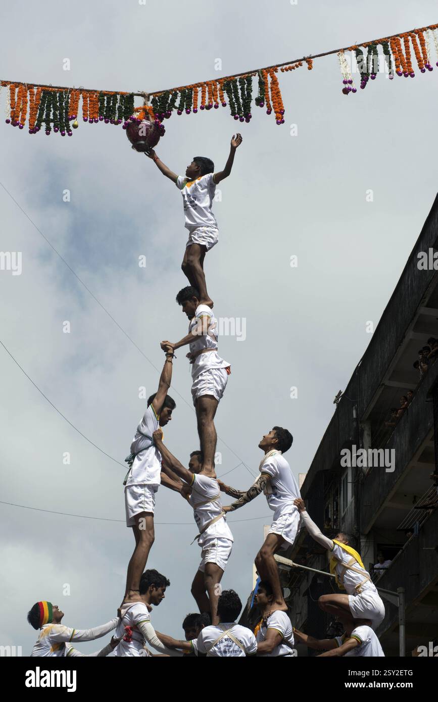 Human pyramid trying to break dahi handi, dadar, mumbai, maharashtra ...