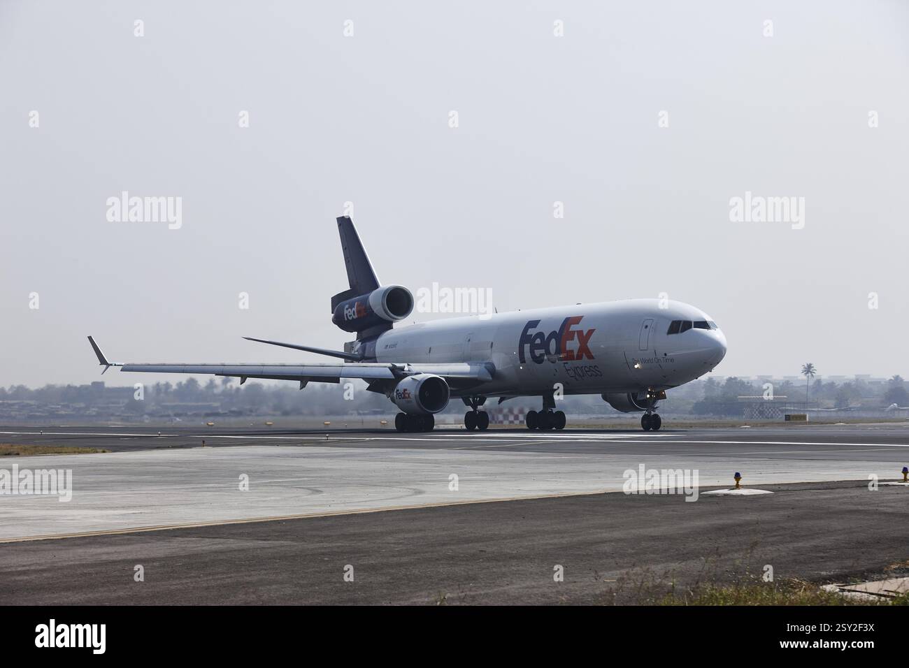 FedEx express plane McDonnell Douglas MD-11F Stock Photo - Alamy
