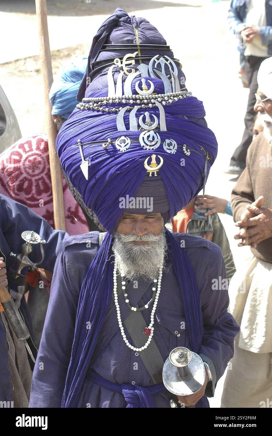 Nihang sikh, golden temple, amritsar, punjab, india, asia Stock Photo ...