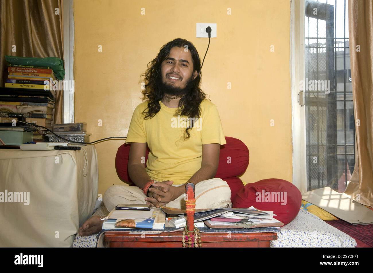 Man sadhu baba ashram, varanasi, uttar pradesh, india, asia Stock Photo ...