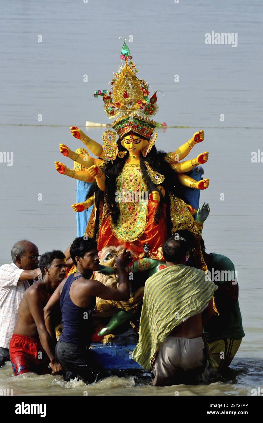 DURGA IMMERSION ON GANGES Calcutta India Stock Photo - Alamy