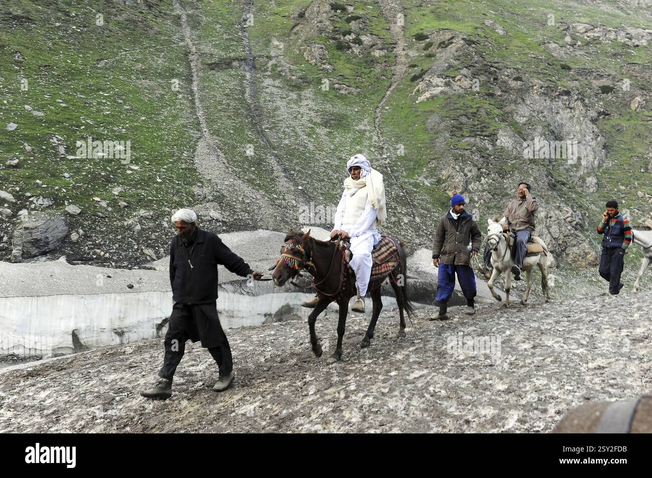 Pilgrim sangam to holy cave, amarnath yatra, Jammu Kashmir, India, Asia Stock Photo - Alamy