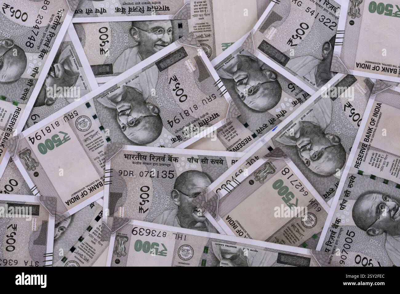 New Indian currency of 500 rupee notes background Stock Photo - Alamy