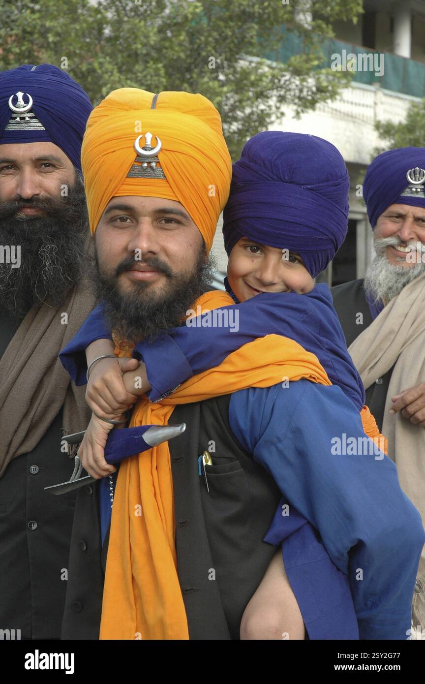 Nihang sikh, golden temple, amritsar, punjab, india, asia Stock Photo ...