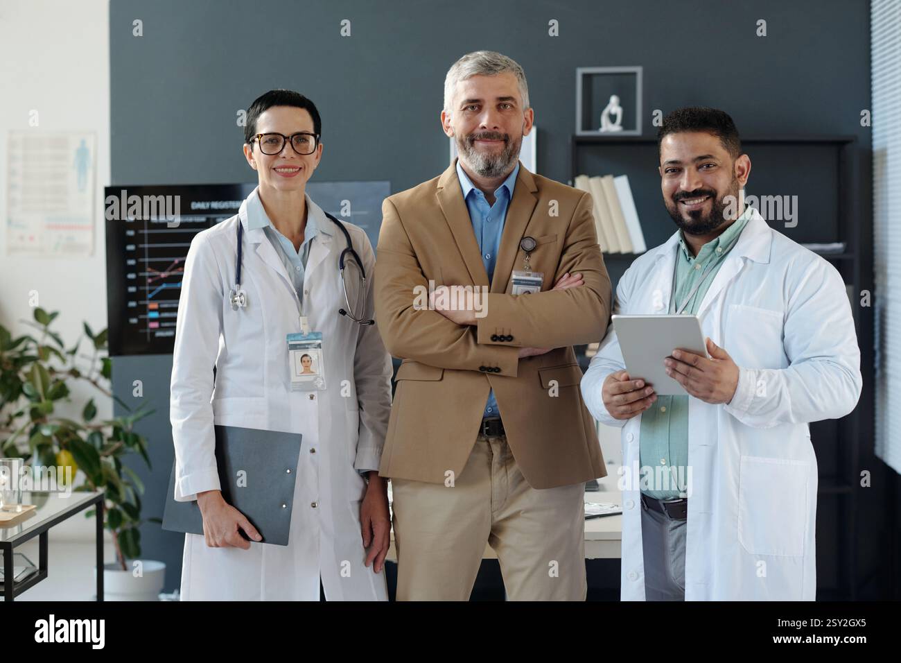 Doctor medical clinic team hi-res stock photography and images - Alamy