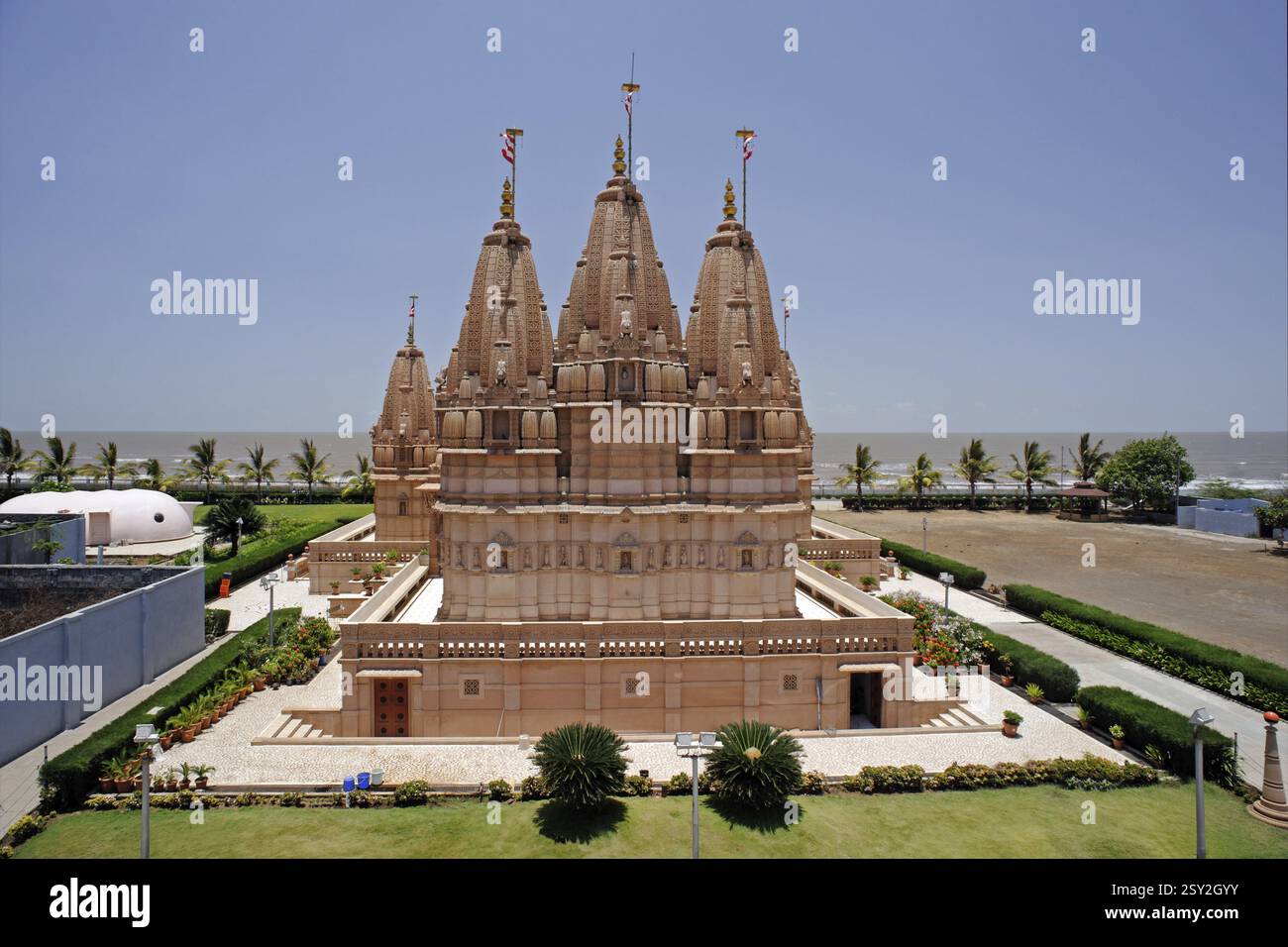 Baps shri swaminarayan temple, tithal, gujarat, india, asia Stock Photo ...