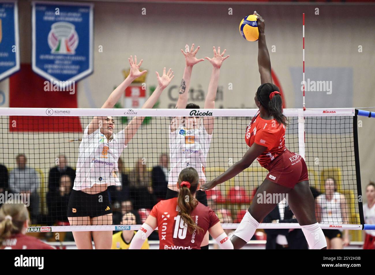 Attack of Josephine Obossa (Busto Arsizio Volley) Block of Giulia Melli ...