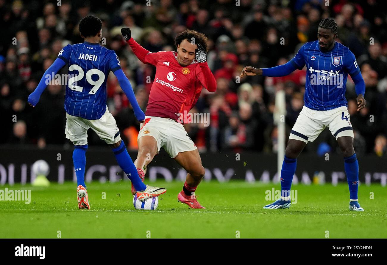 Manchester United's Joshua Zirkzee (centre) and Ipswich Town's Jaden ...