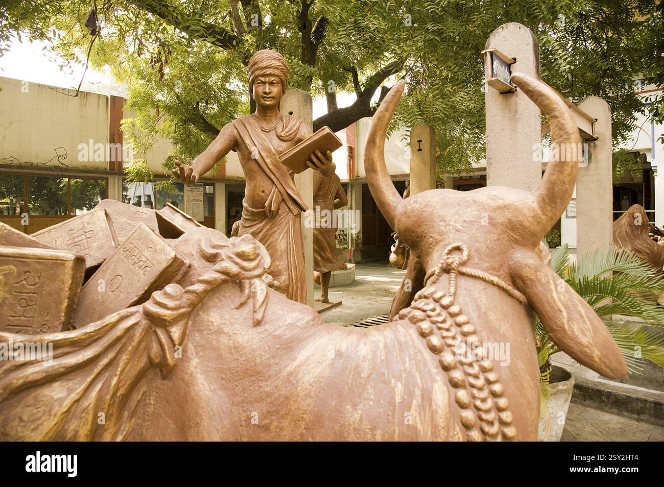 Sculpture of pandit sarvanand, varanasi, uttar pradesh, Asia, India ...