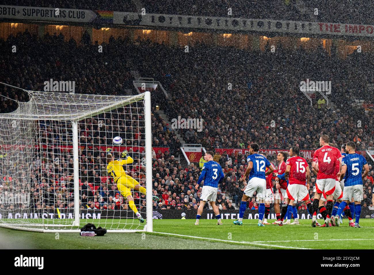 Manchester, UK. 26th Feb, 2025. MANCHESTER, ENGLAND - FEBRUARY 26: Alex ...
