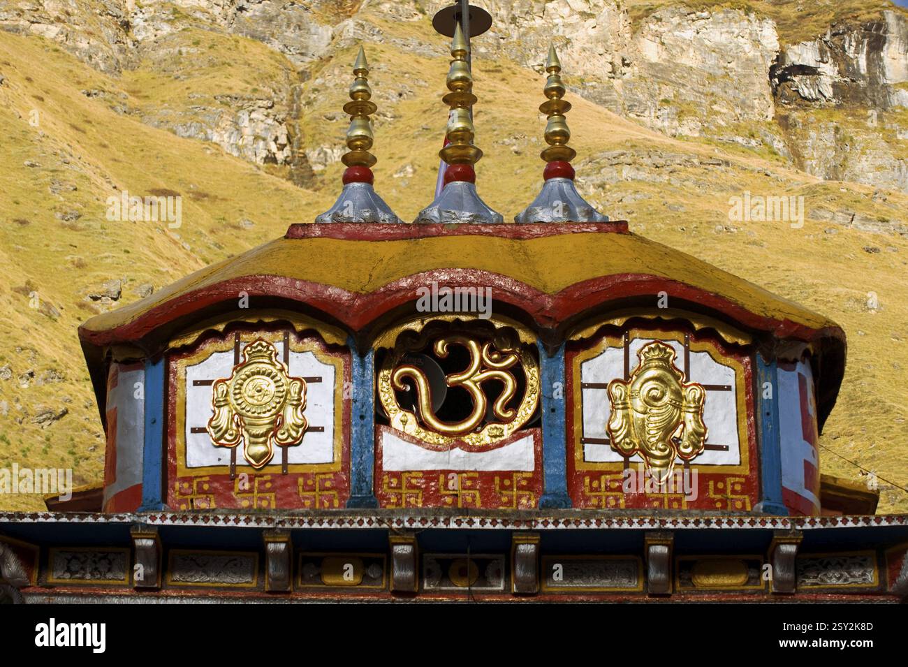 Badrinath temple in uttarakhand hi-res stock photography and images - Alamy