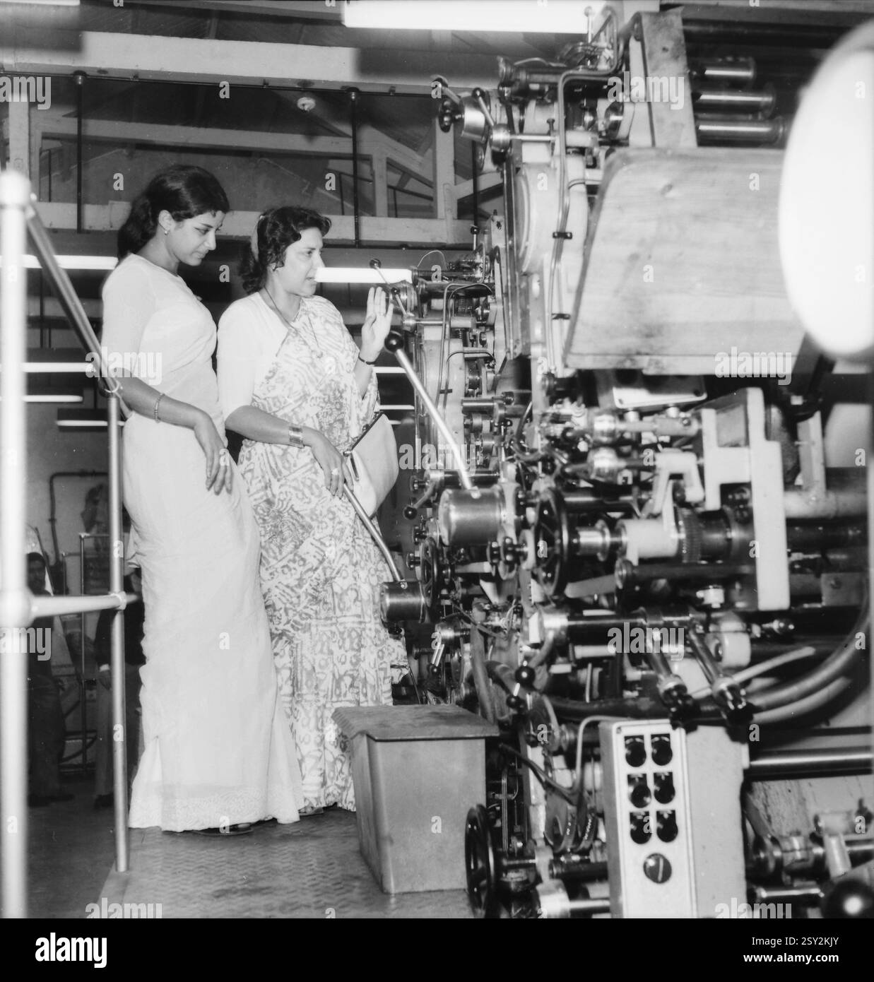 Nargis dutt hi-res stock photography and images - Alamy