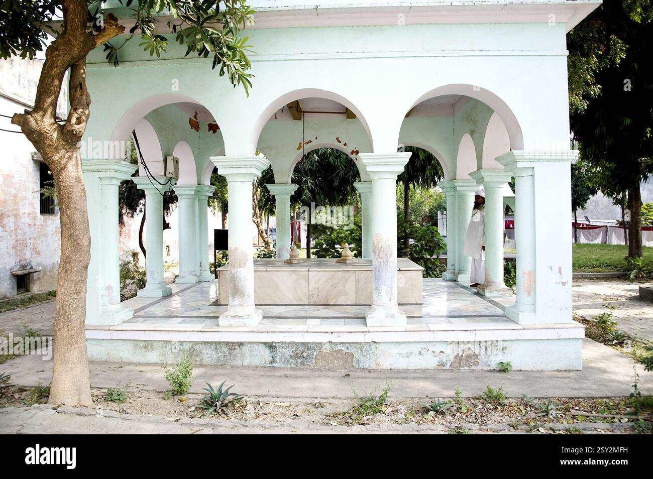 Samadhi kabir das parent Neeru and Neema, kabir chaura, varanasi, uttar ...