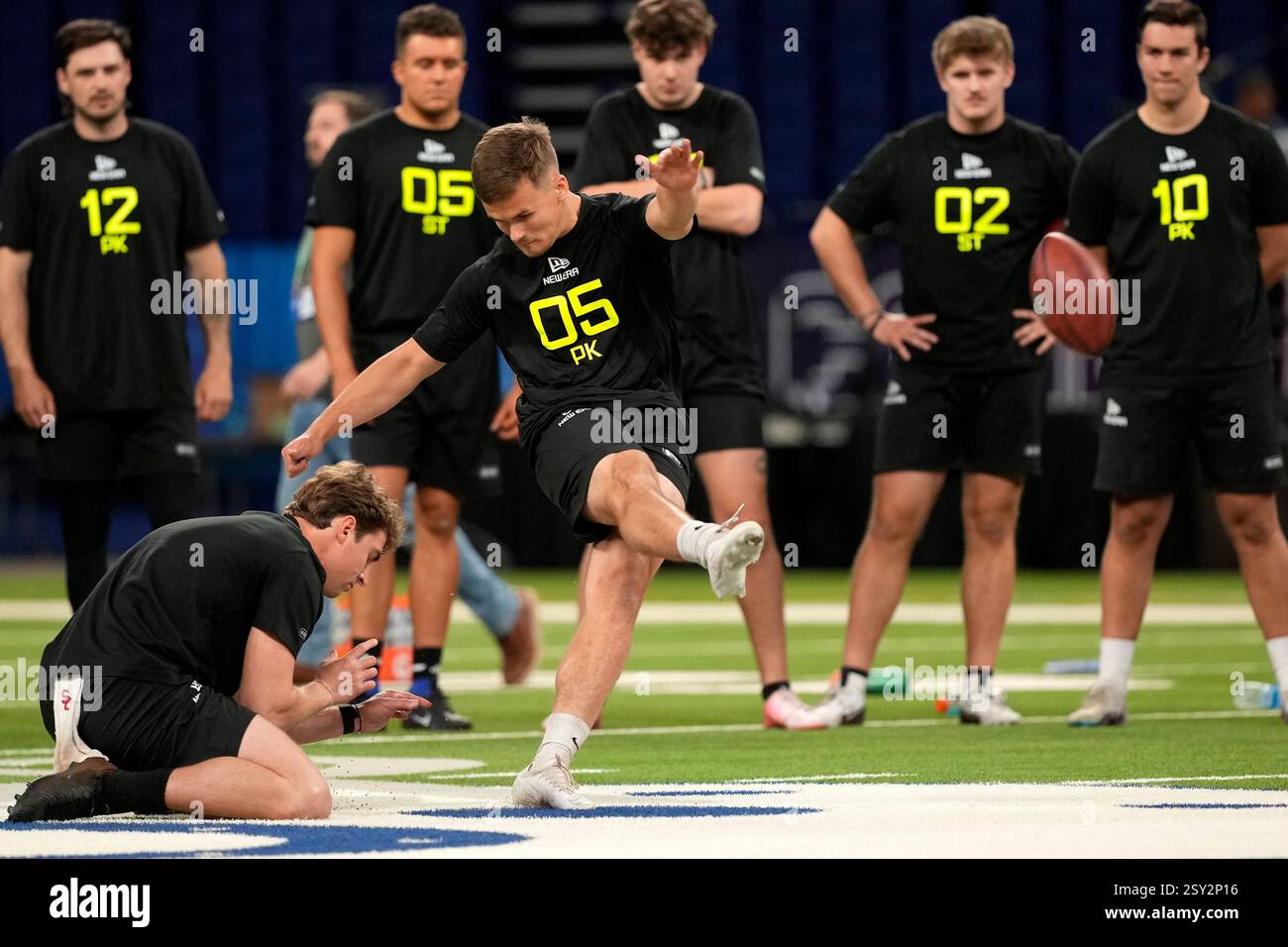 Arizona kicker Tyler Loop kicks a field goal at the NFL football ...