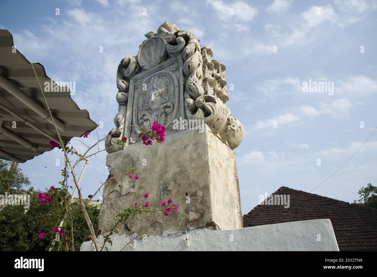 Damaged sundial ins angre, mumbai, maharashtra, india, asia Stock Photo ...