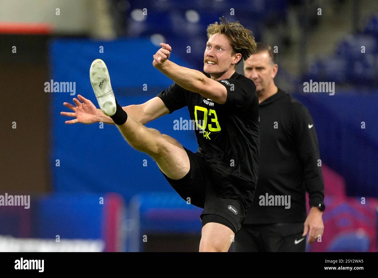 Florida punter Jeremy Crawshaw participates in a drill at the NFL ...