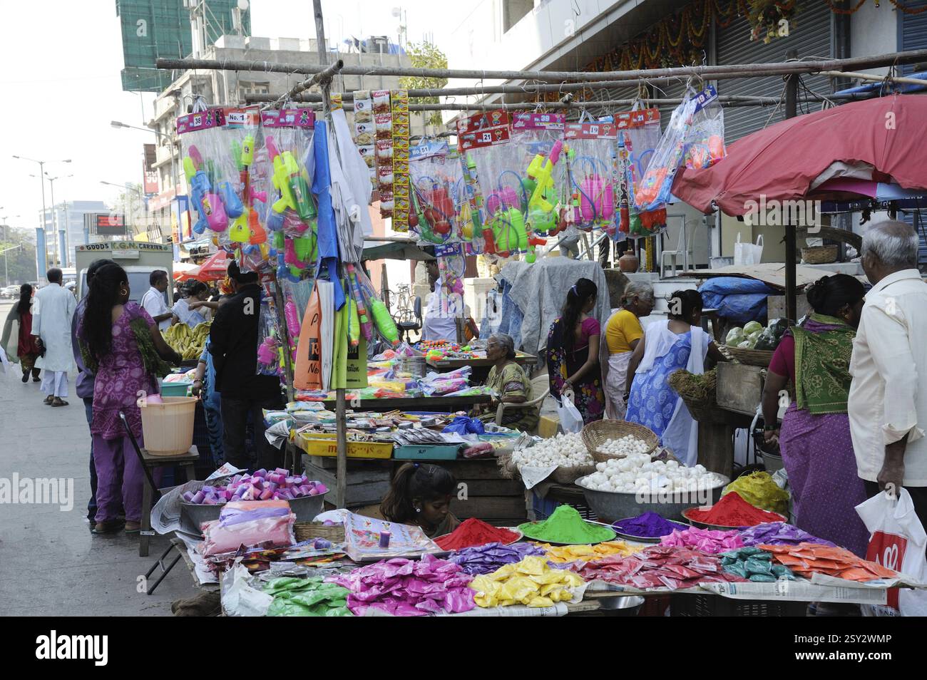 Roadside shop selling pichkari holi festival, mumbai, maharashtra ...