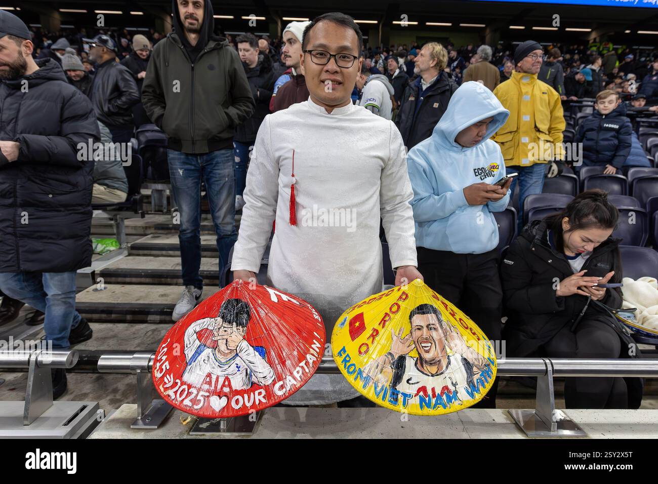 Tottenham Hotspur Stadium, London, UK. 26th Feb, 2025. Premier League ...