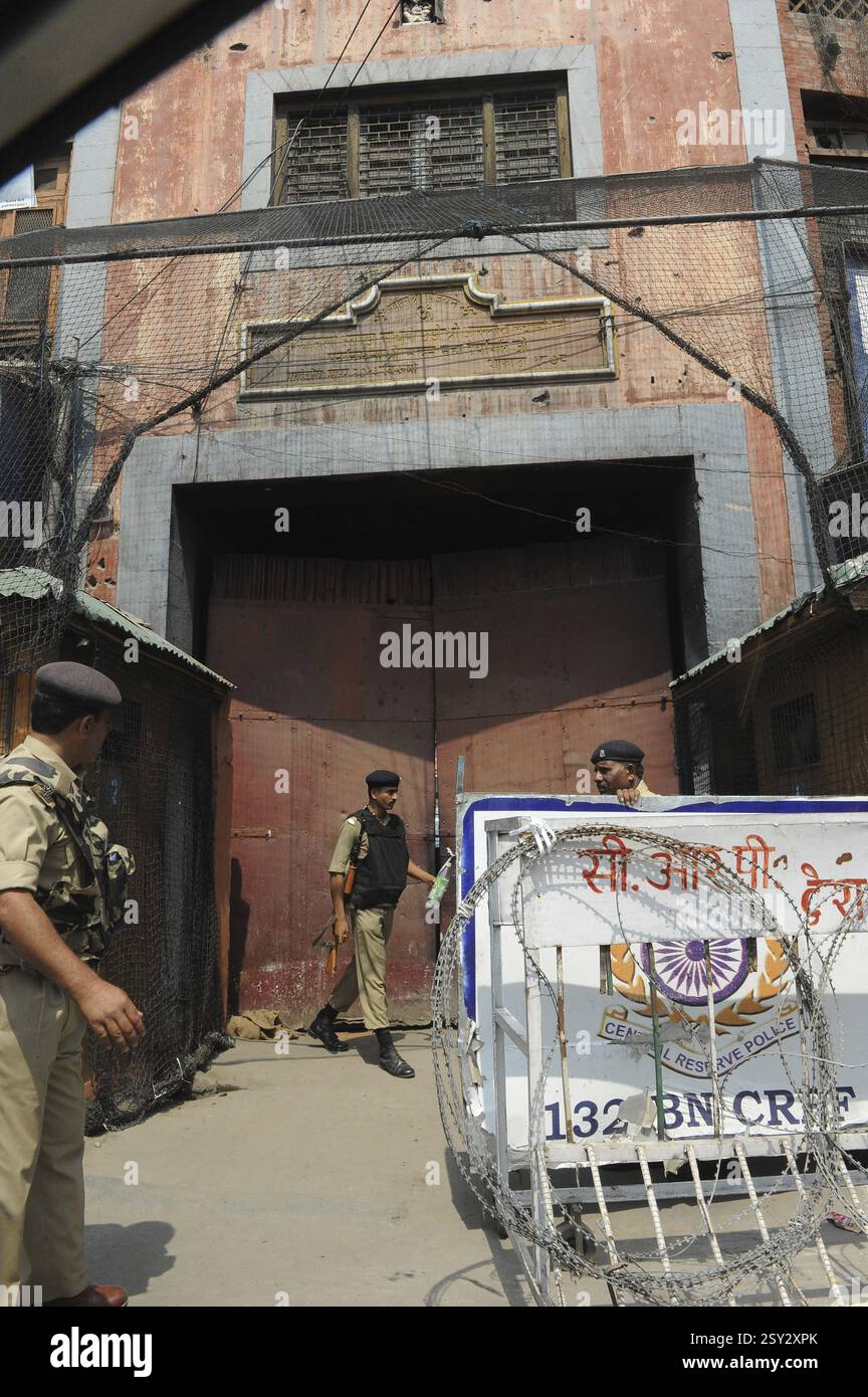 Police constable, Srinagar, jammu Kashmir, india, asia Stock Photo - Alamy