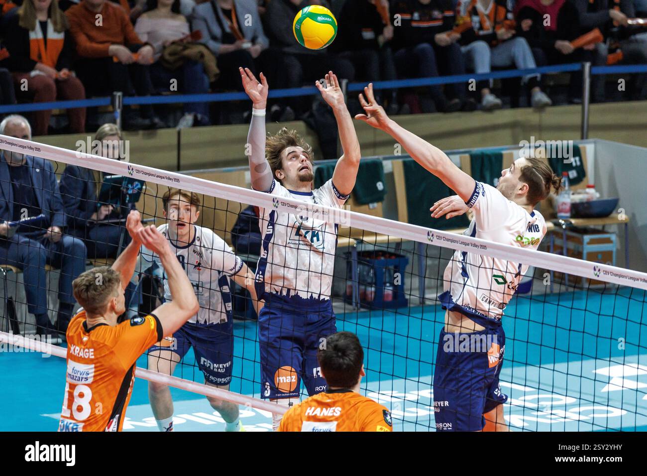 26 February 2025, Berlin: Volleyball, men: Champions League, Berlin ...